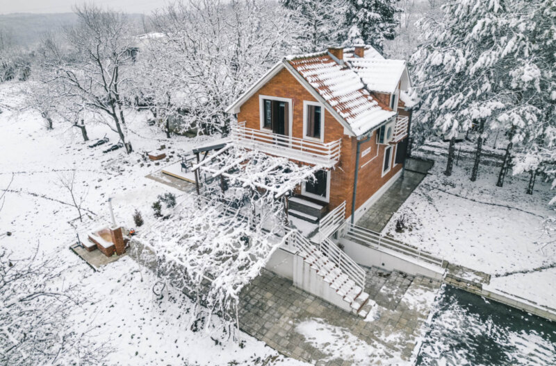 Avala Vila sa Unutrašnjim Bazenom, Đakuzijem i Saunom | Weekendica