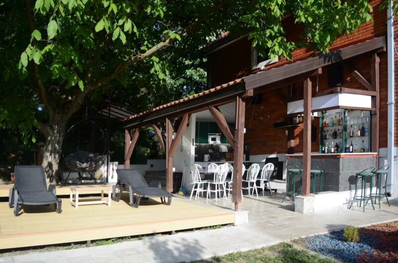 Avala Vila sa Unutrašnjim Bazenom, Đakuzijem i Saunom | Weekendica