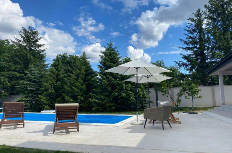 Lux Vila sa bazenom za žurke - Dobanovci | Weekendica