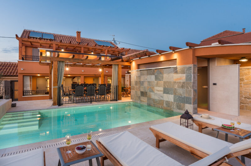 Vila sa bazenom - Drniš | Weekendica